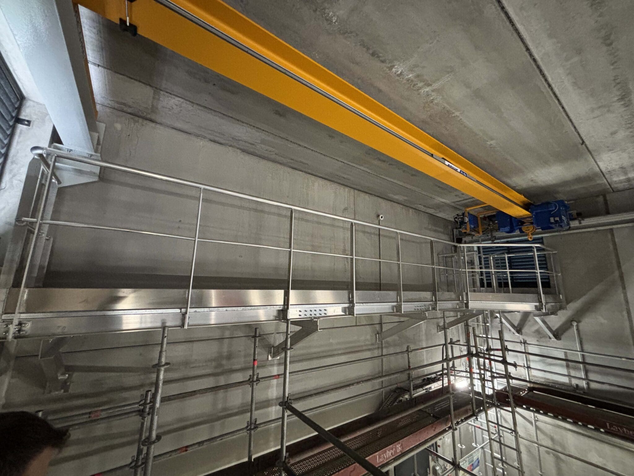 Passerelle alu accès pont roulant pour INTERXION | Azur Industries